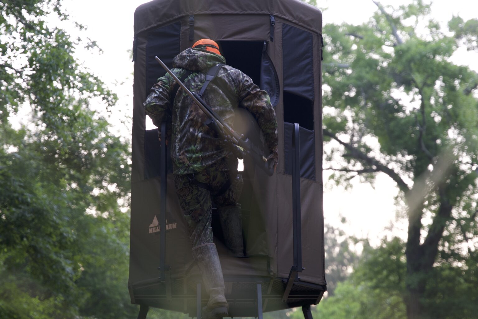 NEW Q-250 Solo Buck Hut Shooting House Provides an Elevated Room With a ...