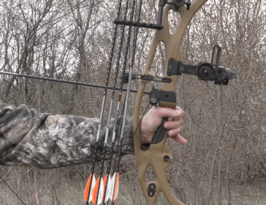 Hoyt Carbon RX-8 Bow Review: Sturdy Grip, No Vibration | Deer & Deer ...