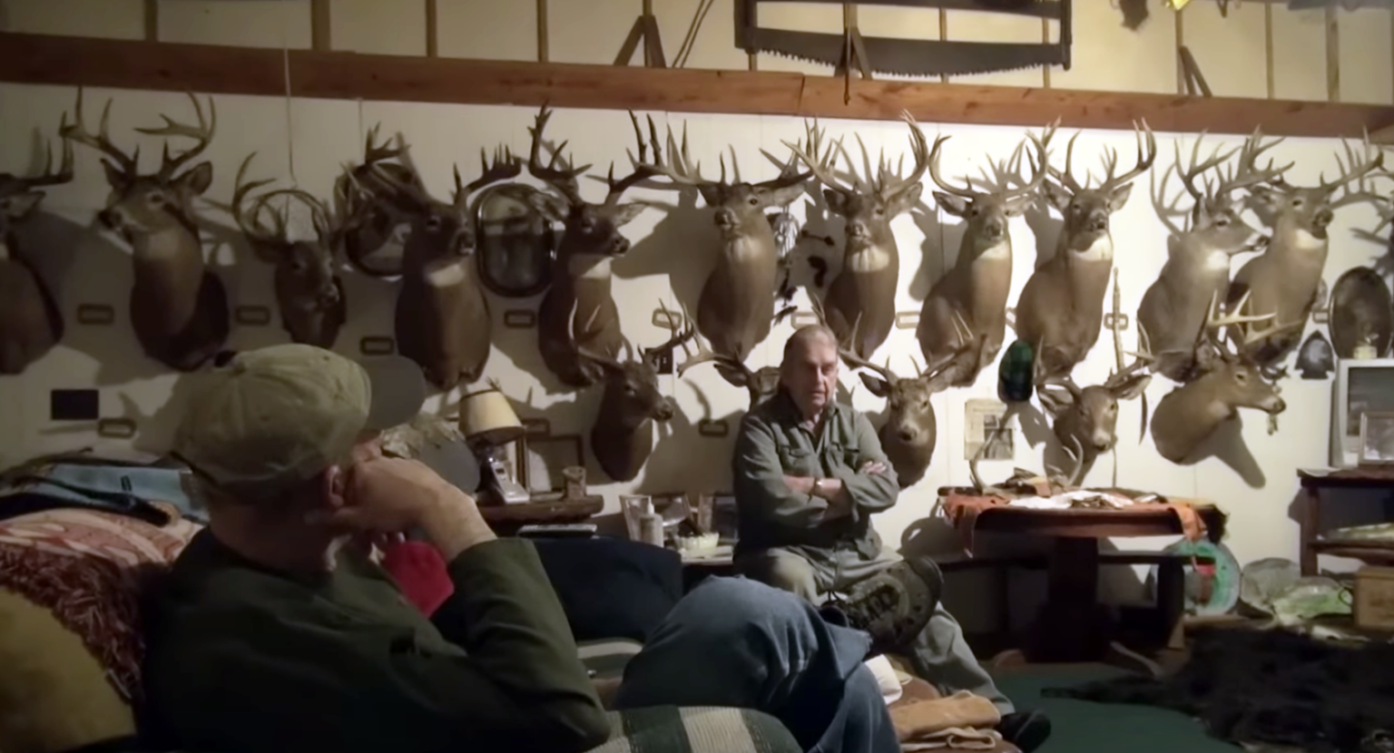 Tracking Bucks in the Snow with Larry Benoit | Deer & Deer Hunting